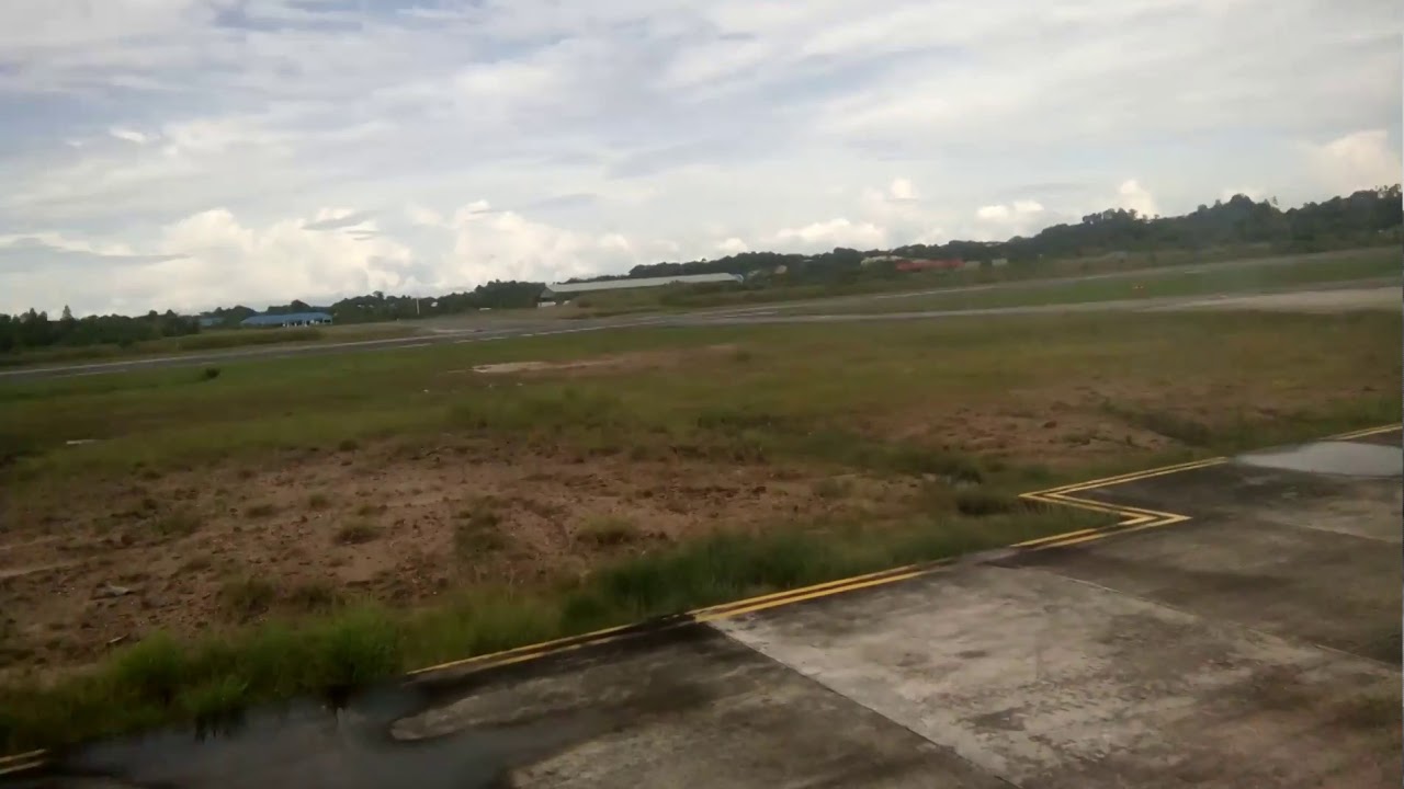 Take off bandar udara juwata Tarakan - YouTube