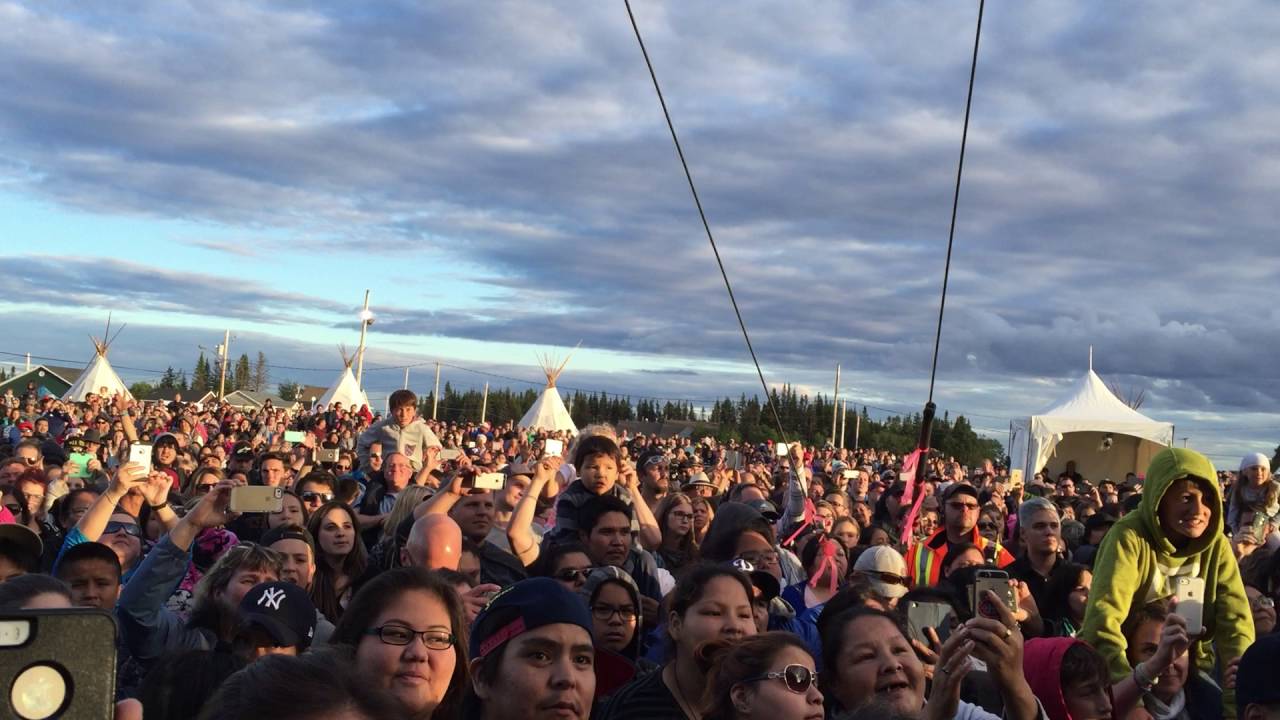 Simple Plan au Festival Innu Nikamu - YouTube