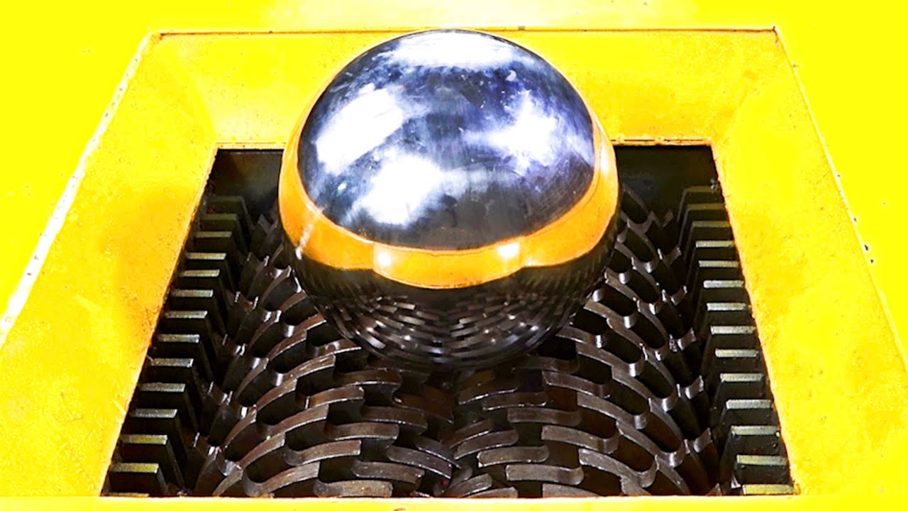 Big iron ball VS crusher, did the crusher meet an opponent this time ...