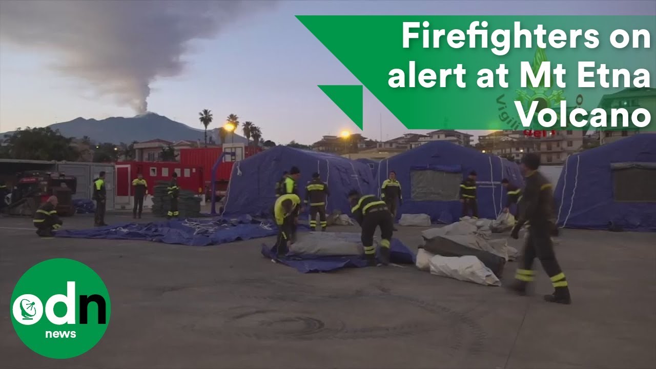 Firefighters on alert at Mt Etna volcano - YouTube