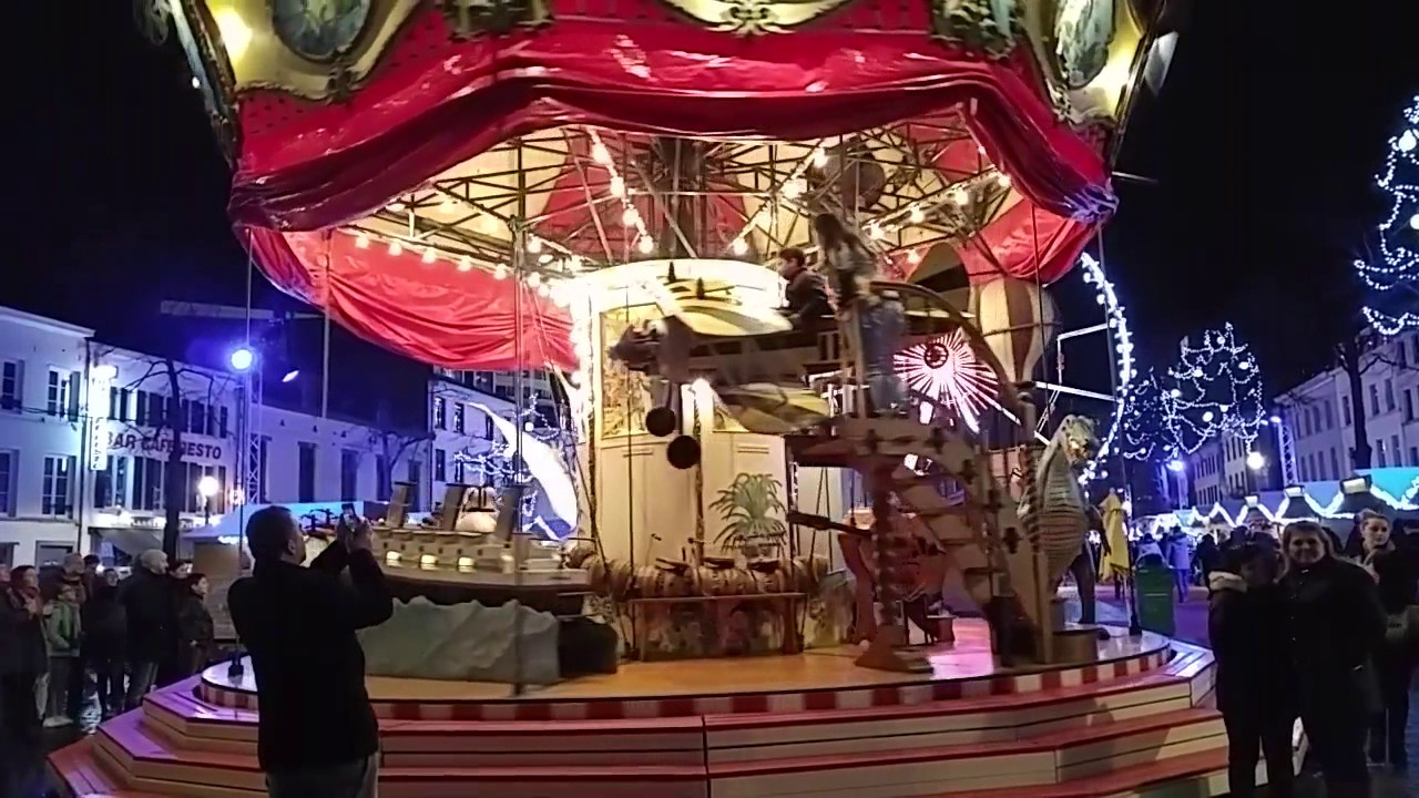 Carousel in Brussels Christmas Market - YouTube
