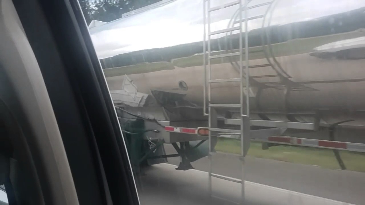 DANA Transport Inc International Prostar tanker truck - YouTube