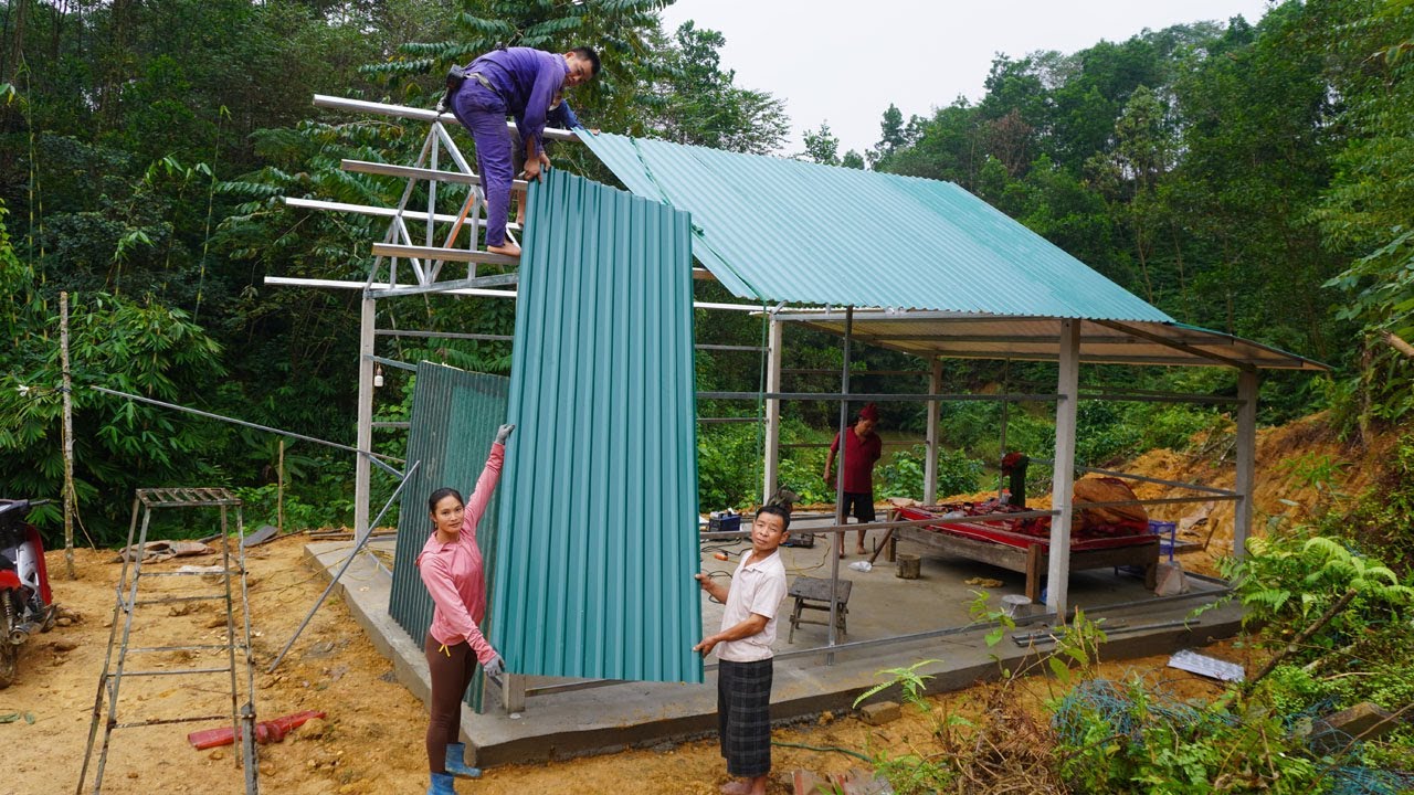 Help the poor man build a new house - iron roof construction, iron wall ...