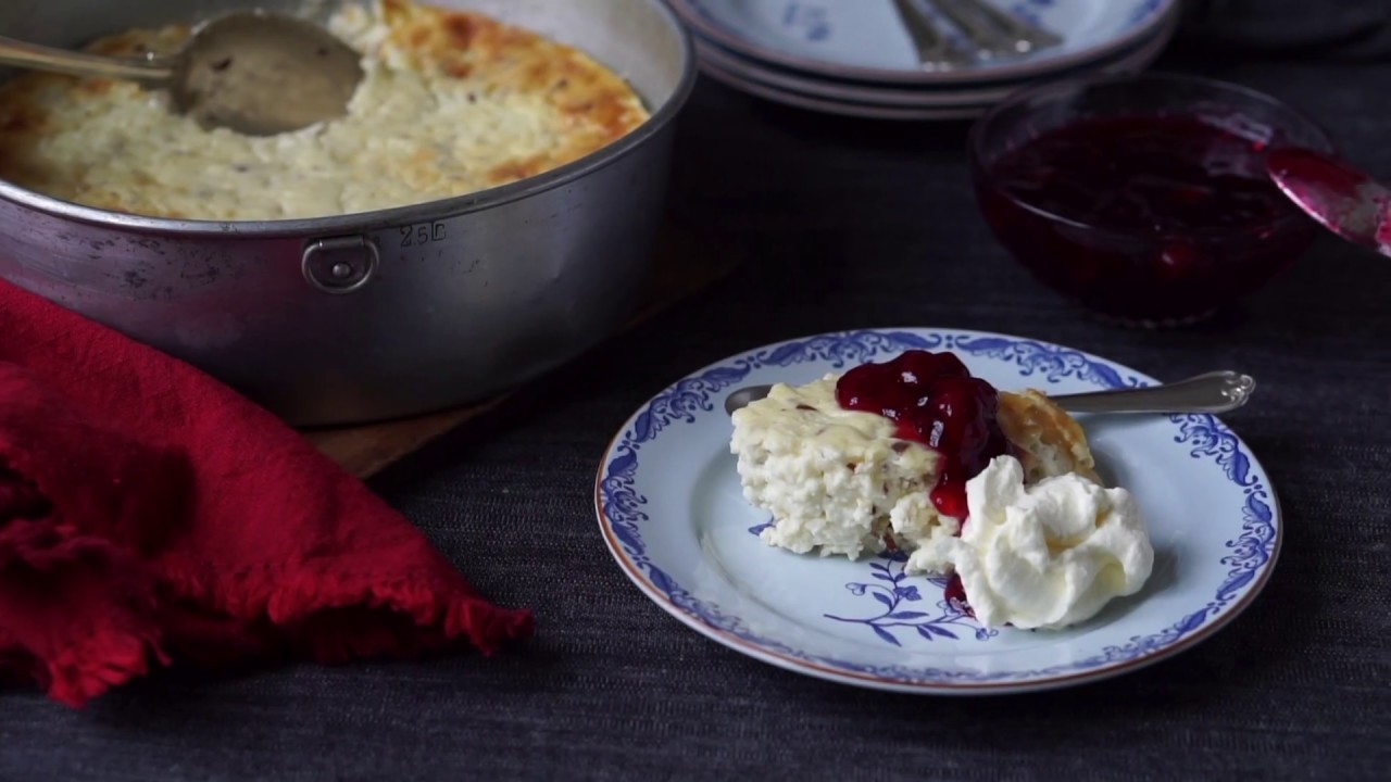 Swedish curd cake from Småland—Småländsk ostkaka - YouTube