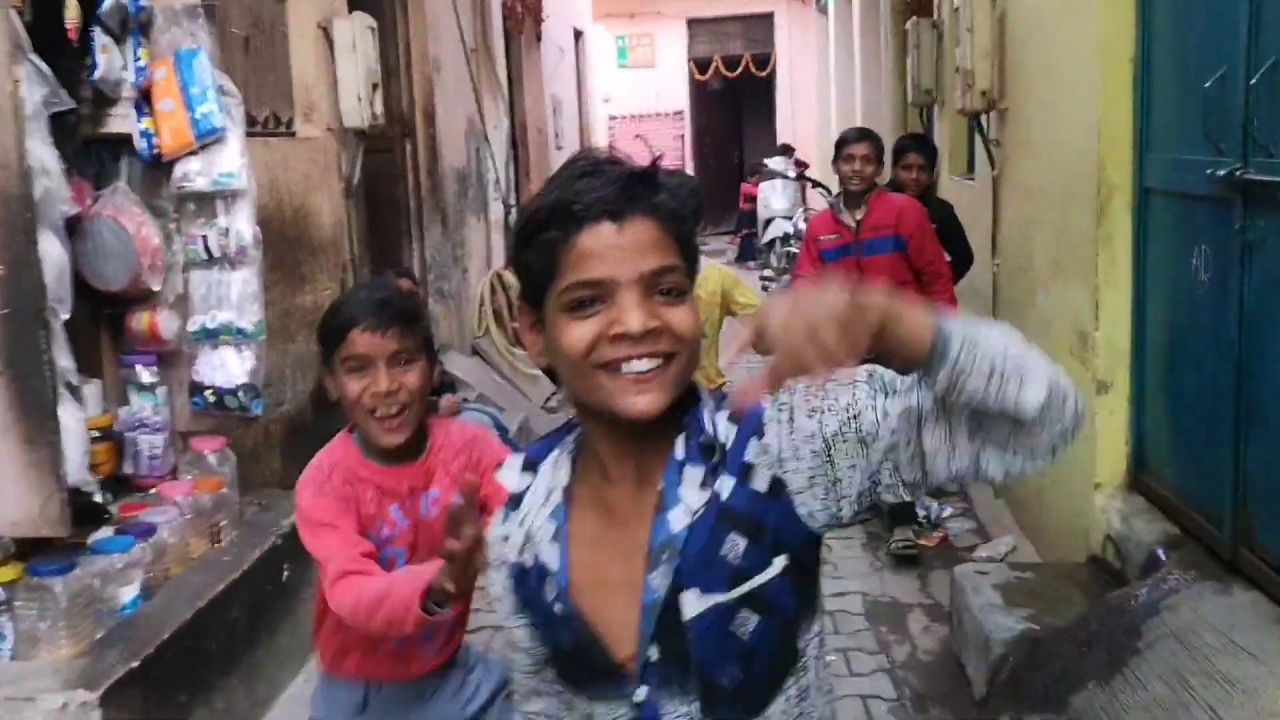 Lost in a slum in Agra, I N - YouTube