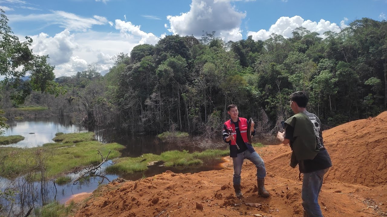 Kegiatan casting gabus saat jam istirahat kerja #castinggabus - YouTube
