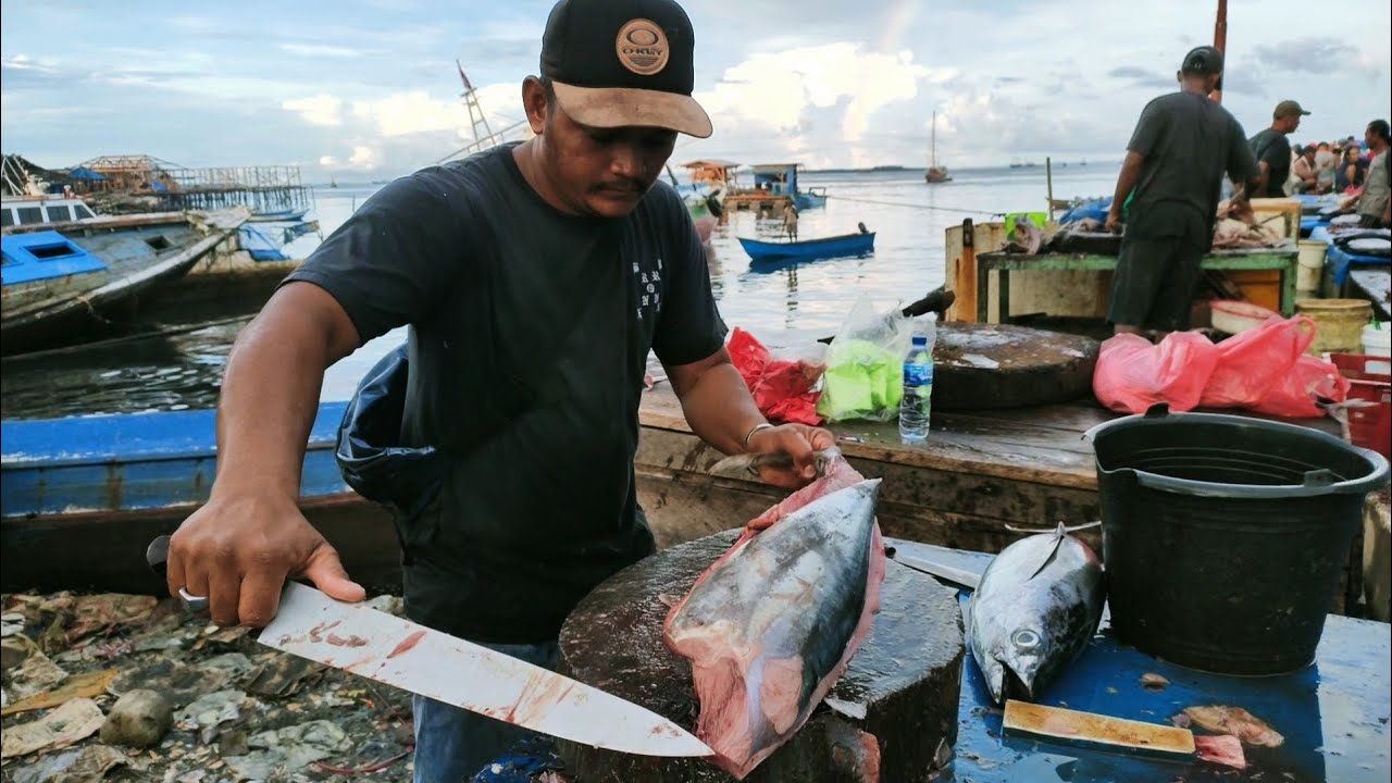 Sharp and Fast! amazing tuna cutting skills - YouTube