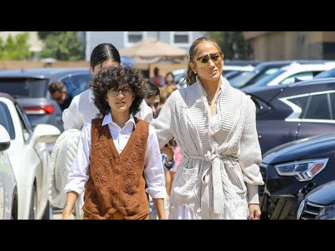 Jennifer Lopez Enjoys A Mother's Day Dinner With Twins Max And Emme