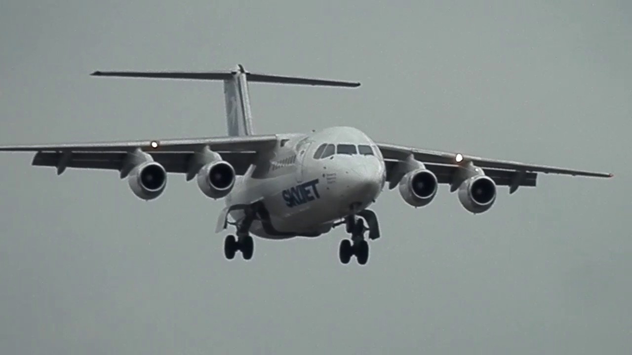 SkyJet Bae-146 Landing - YouTube