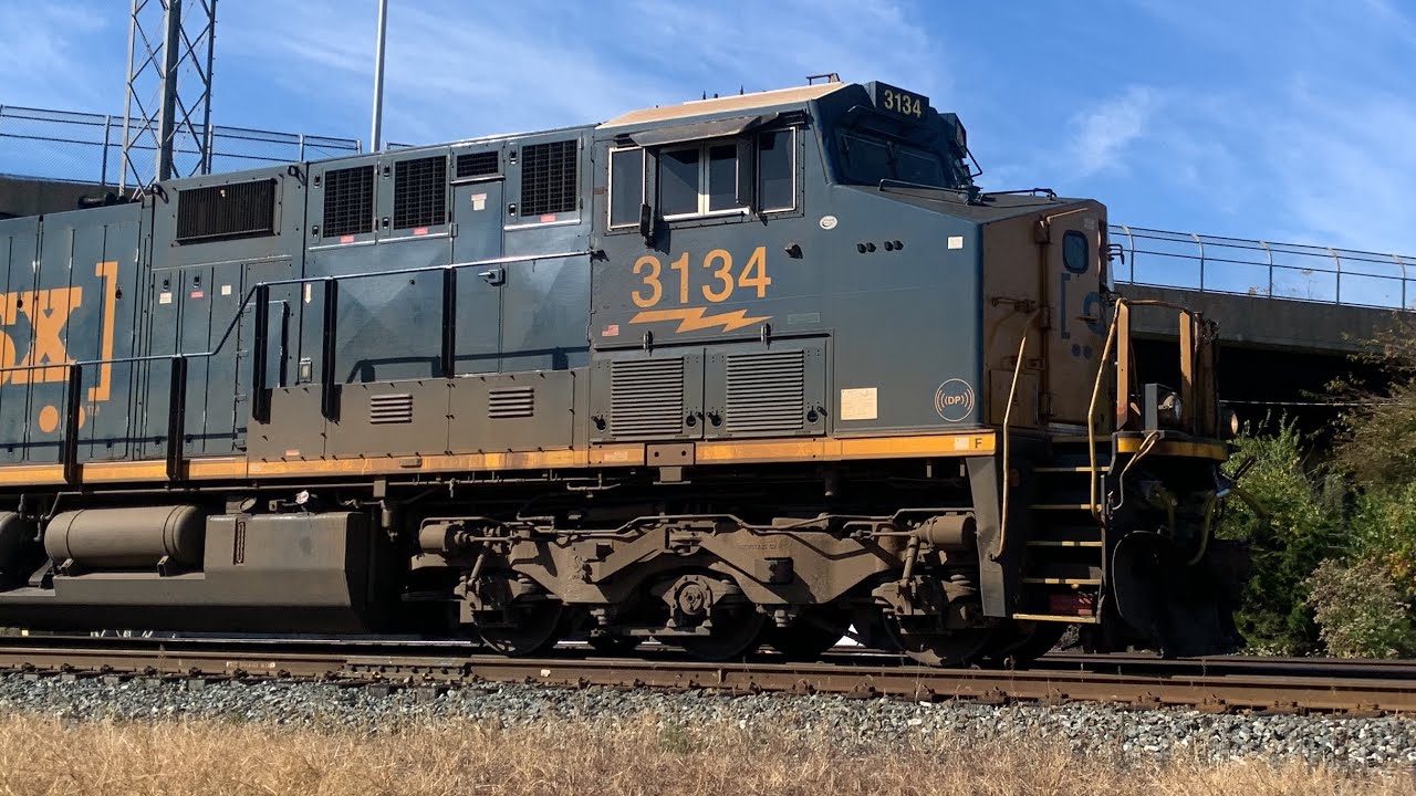 CSX I032-25 with 3134 Leading - YouTube