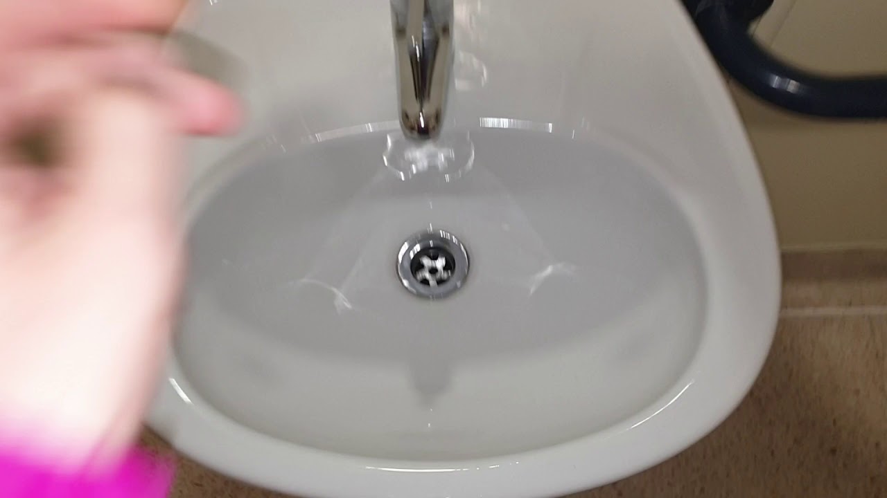 Moto Chieveley M4 services sink and Airforce hand dryer 4th July 2020 ...