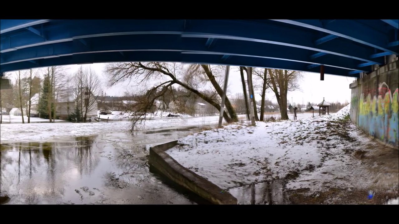 Rzeka Pisa zalewa gospodarstwa w Koźle - YouTube