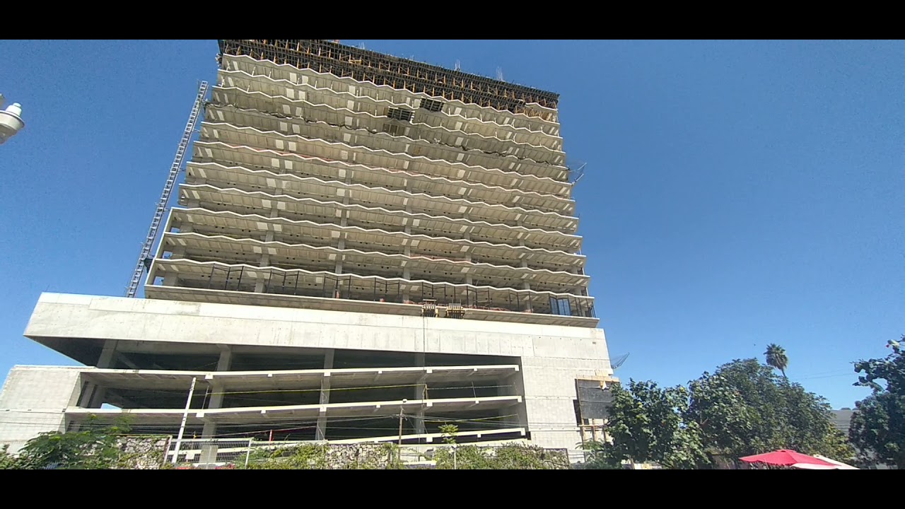 Tijuana edificio en construcción plaza toreo de Tijuana - YouTube