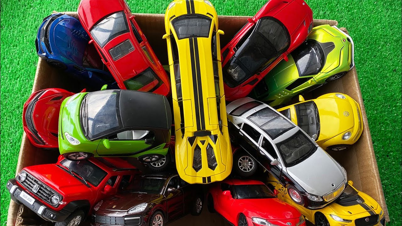 BOX FULL OF METAL DIECAST MODEL CARS, LAMBORGHINI, SMART FORTWO ...