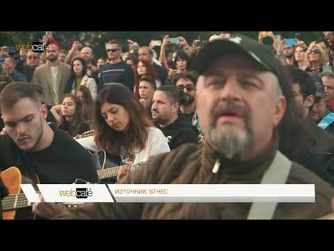 Стотици китаристи изпълниха песента \