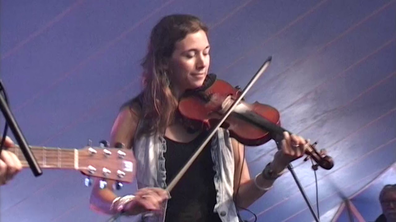 Roving Crows - Guns (Live at Lakefest 2019) - YouTube