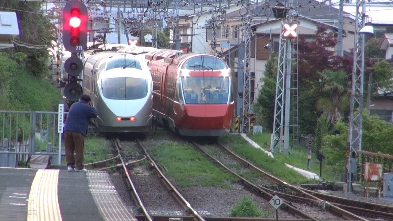 【小田急線】【VSE ＆ GSE】【通過 ＆ 通過】【特急ロマンスカー 50000形 VSE】【特急ロマンスカー 70000形 GSE】【神奈川県 秦野市 秦野駅】【小田急小田原線 小田急電鉄 ...