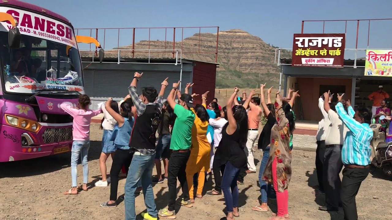 Bus horn dance - YouTube