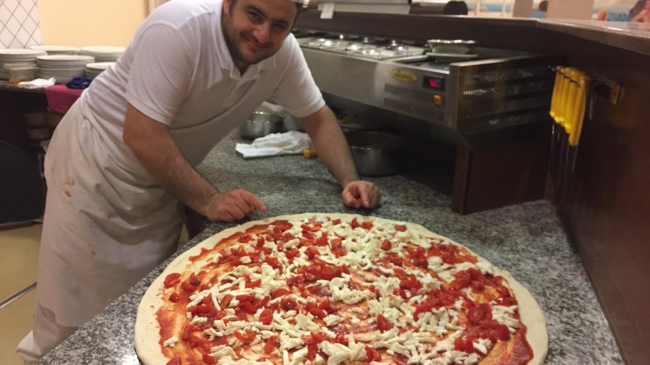 Pizza chef Mario Petrolo Pizzachilometro Ristorante L'infinito - YouTube