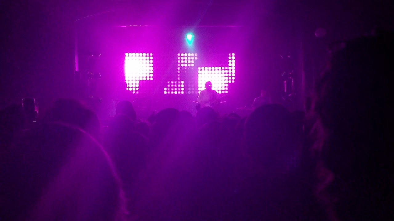 Arrow half alive live Detroit
