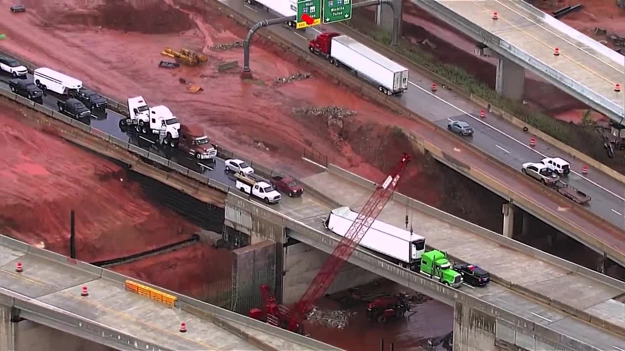 Sky 5 Live: Southbound I-35 closed again due to crash - YouTube