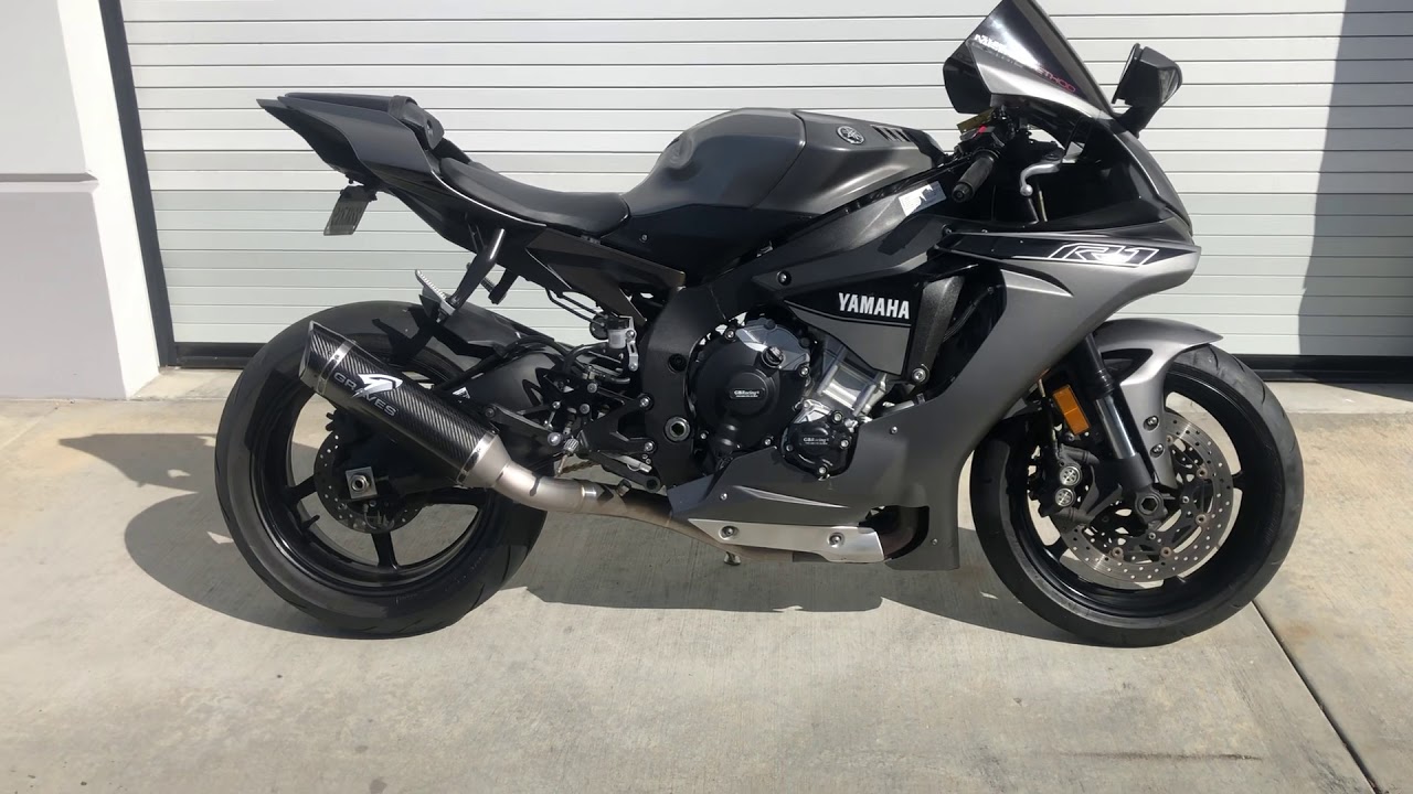 Graves 3/4 system Yamaha R1 - YouTube