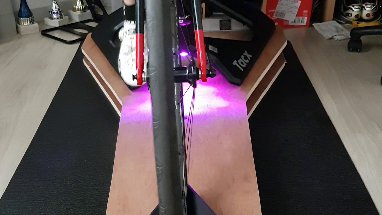 Rocker Plates Tacx Neo - YouTube