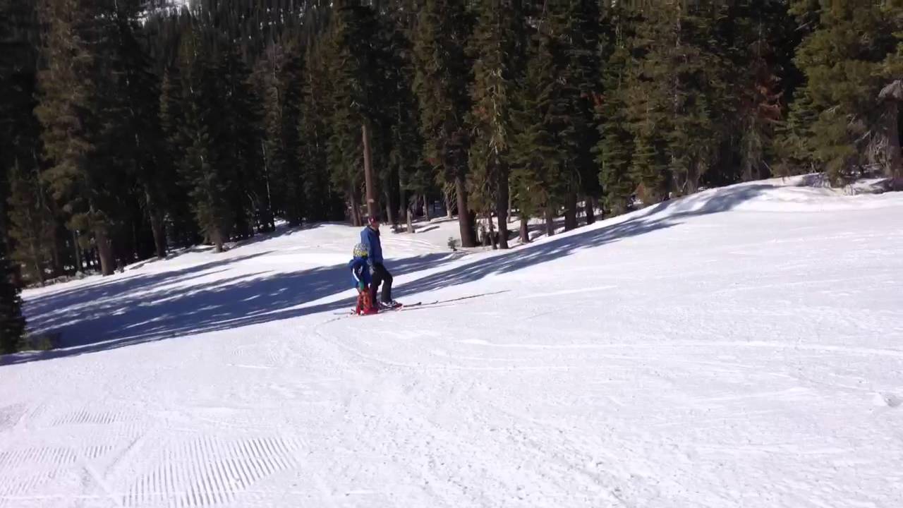 How to teach your kid to parallel ski. - YouTube
