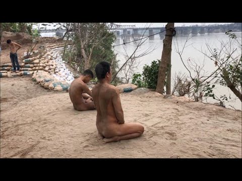 Nudismo, un escape a  la rigidez del sistema en Vietnam