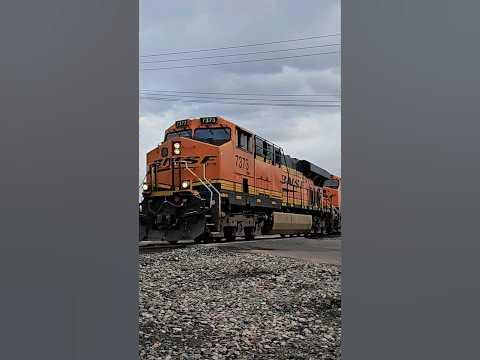 BNSF 7373 NB Elephant Style!! 🐘🐘 - YouTube