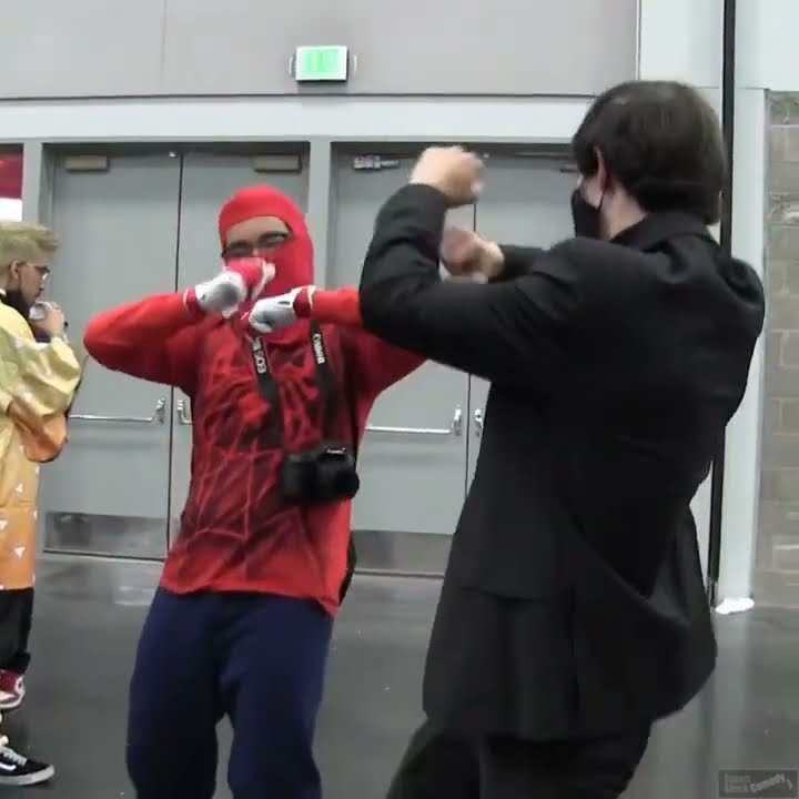 Emo Spider-Man Dancing at Rose City Comic Con 2022 - YouTube