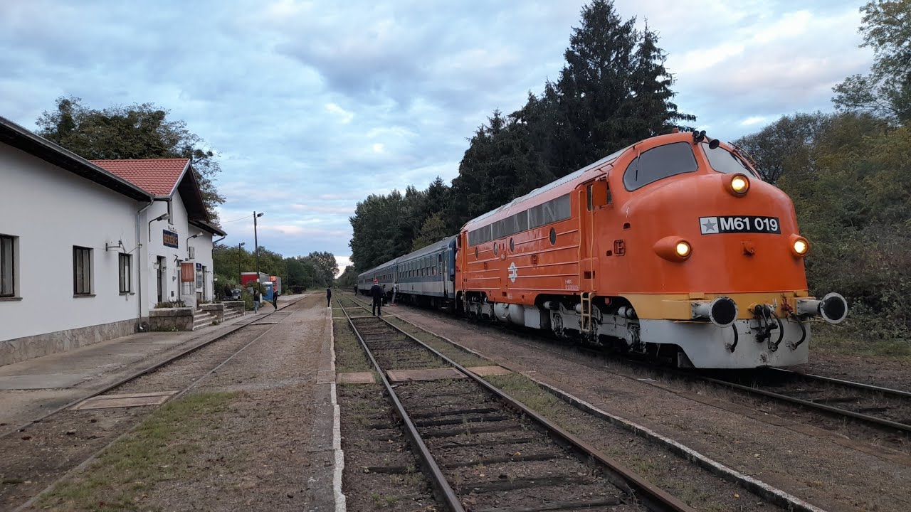 Pécsi retró hétvége vonatai - YouTube