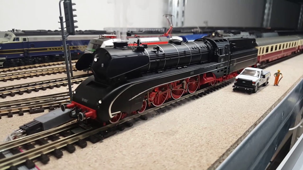 Roco BR 10 with Dynamic Steam Generator + Piko german IC '79 passenger ...