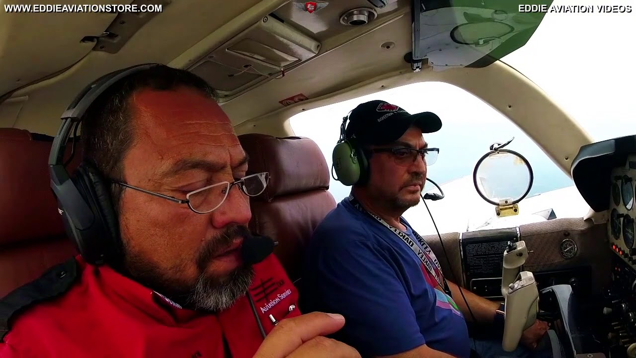 Las comunicaciones saliendo de Espacio aereo controlado - YouTube