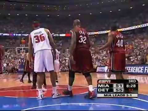 Ben Wallace Big Block On Shaquille O'neal - YouTube