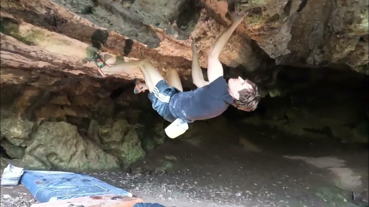 Les Petites et les Grosses Couilles (extended light) - 7c (Rocher de ...