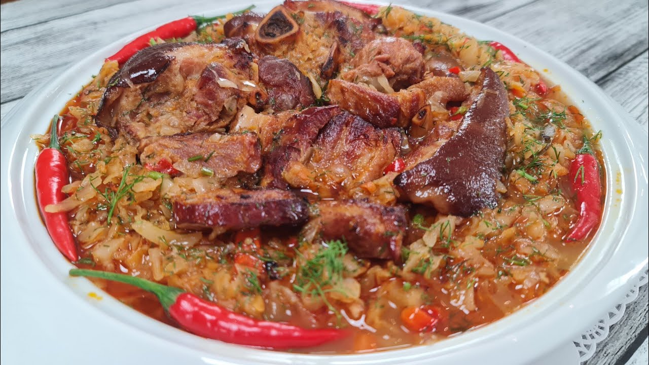 Varza cu ciolan de porc ( rasol de porc) - YouTube