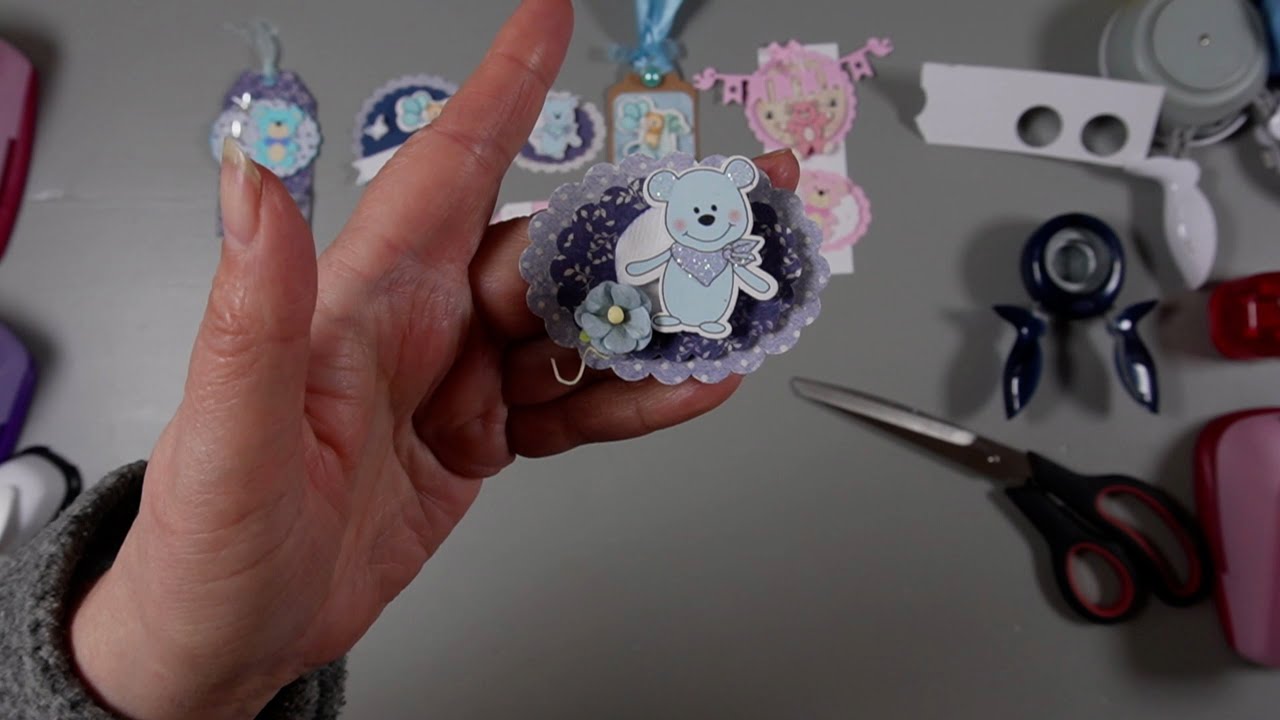 Slik kan du lage pynt til kort med resteark og puncher - YouTube