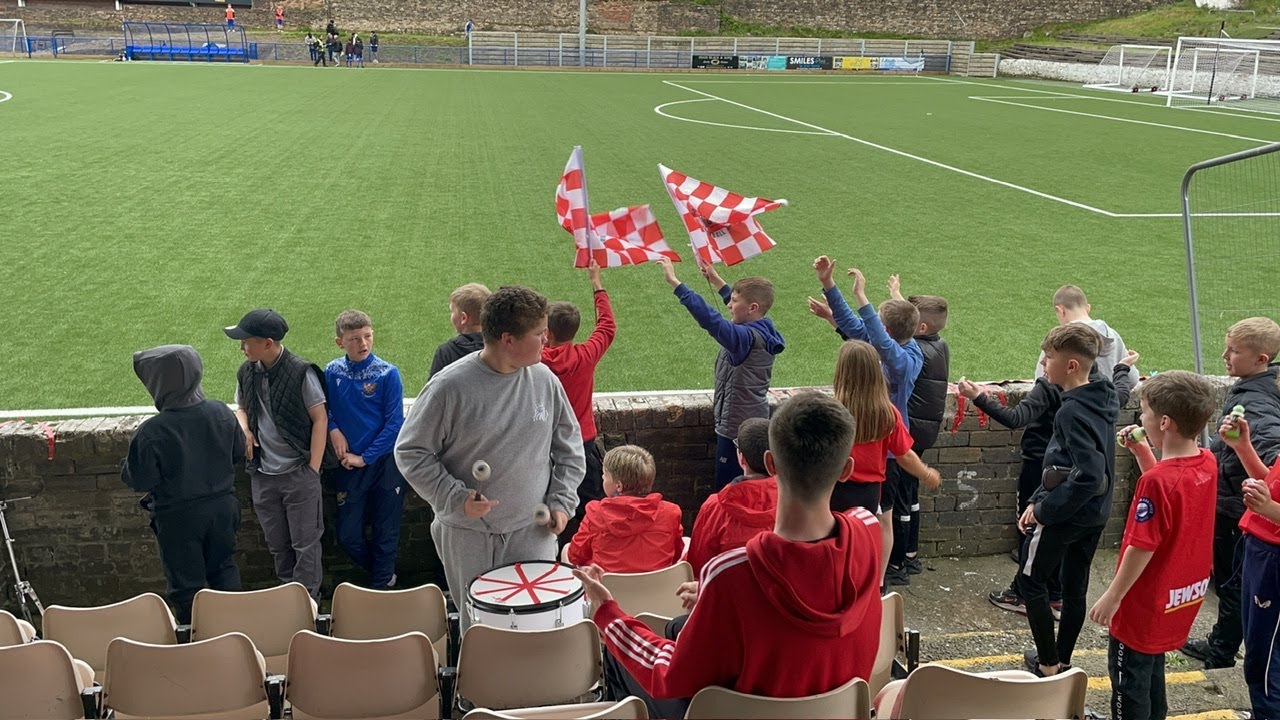 Sauchie Ultras - The Red Army - YouTube