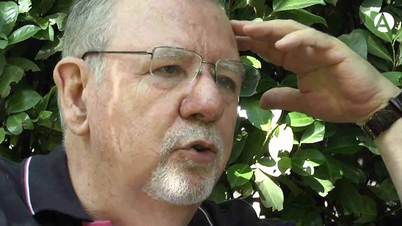 Óscar Hahn, el poeta valiente - YouTube