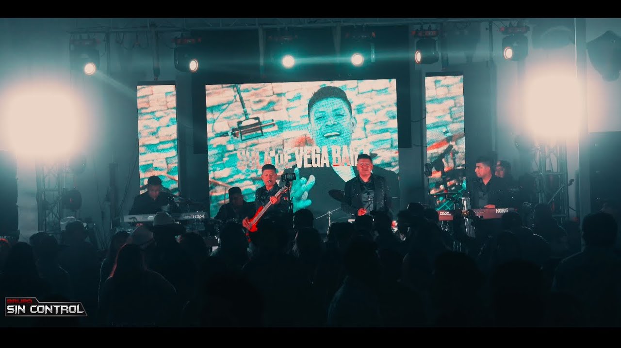 Grupo Sin Control - Sola de Vega Baila (En Vivo) MADERA, CA - YouTube