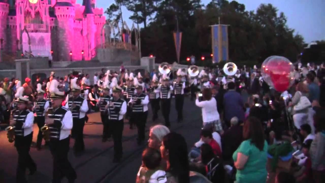 Cloverleaf Band at Disney - YouTube