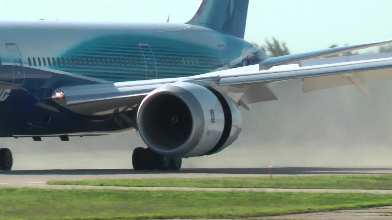 Boeing Dreamliner 787 Take Off and Landing - AirVenture 2011 - YouTube