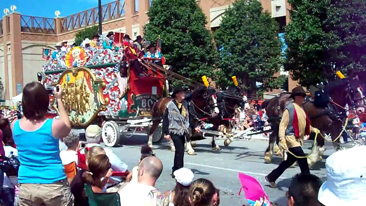 great circus parade - YouTube