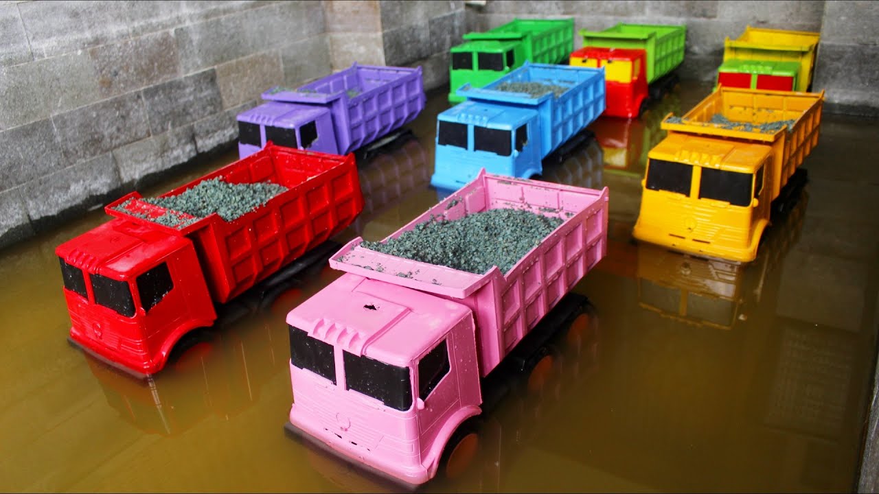 Membersihkan Truk Tronton Pasir Menemukan Excavator, Kereta Rainbow ...