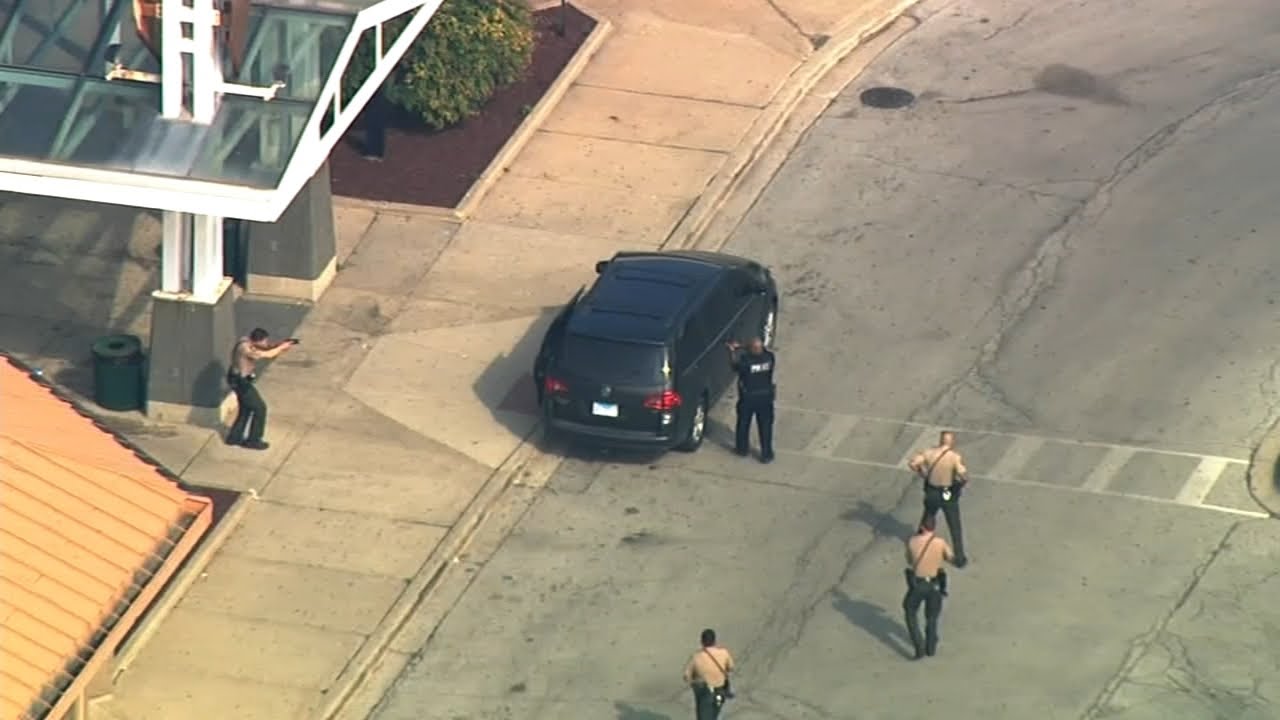 Suspects still at large after running into mall following police chase ...