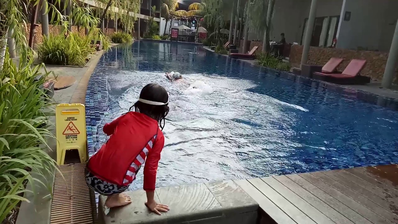 NEO GREEN SAVANA HOTEL, SENTUL CITY - YouTube