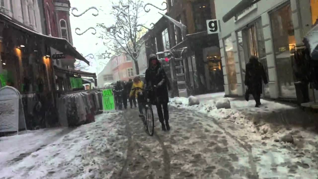 Snowy Day In Denmark, Odense (26.11.2010) - YouTube