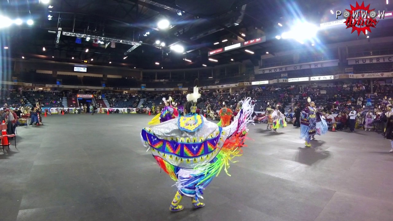 Womens Fancy Sunday Finals Song 2 @ International Peace Powwow 2017 ...