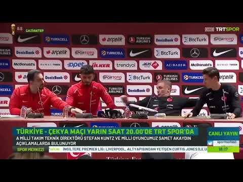Stefan Kuntz Fällt Hin Bei Pressekonferenz zum Spiel Türkei - Tschechien